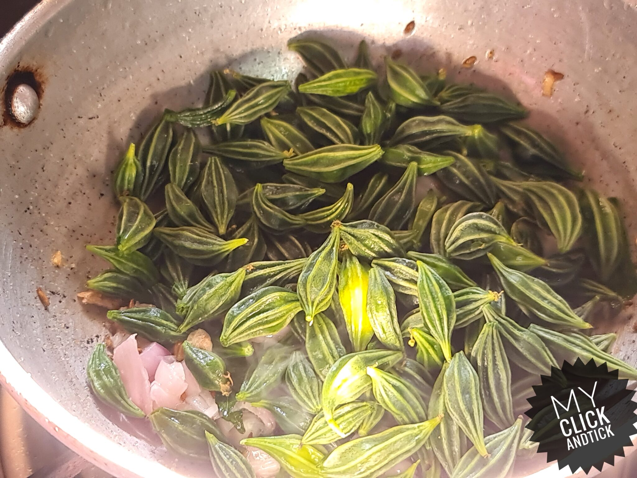 Athalakkai Poriyal (Momordica cymbalaria) - MY CLICK AND TICK